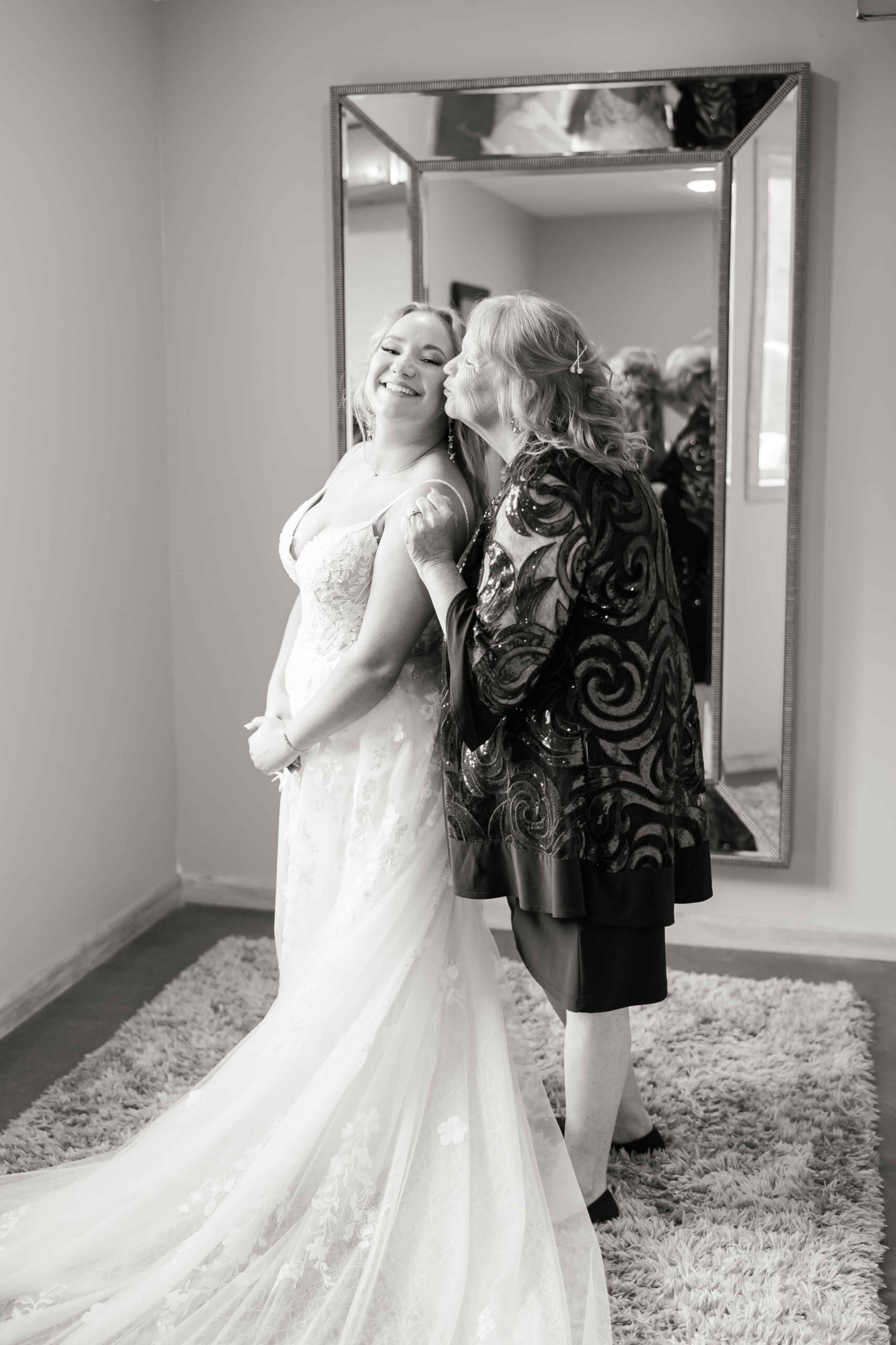 Wedding at Ridgetop, Prescott Wisconsin | isawines.com